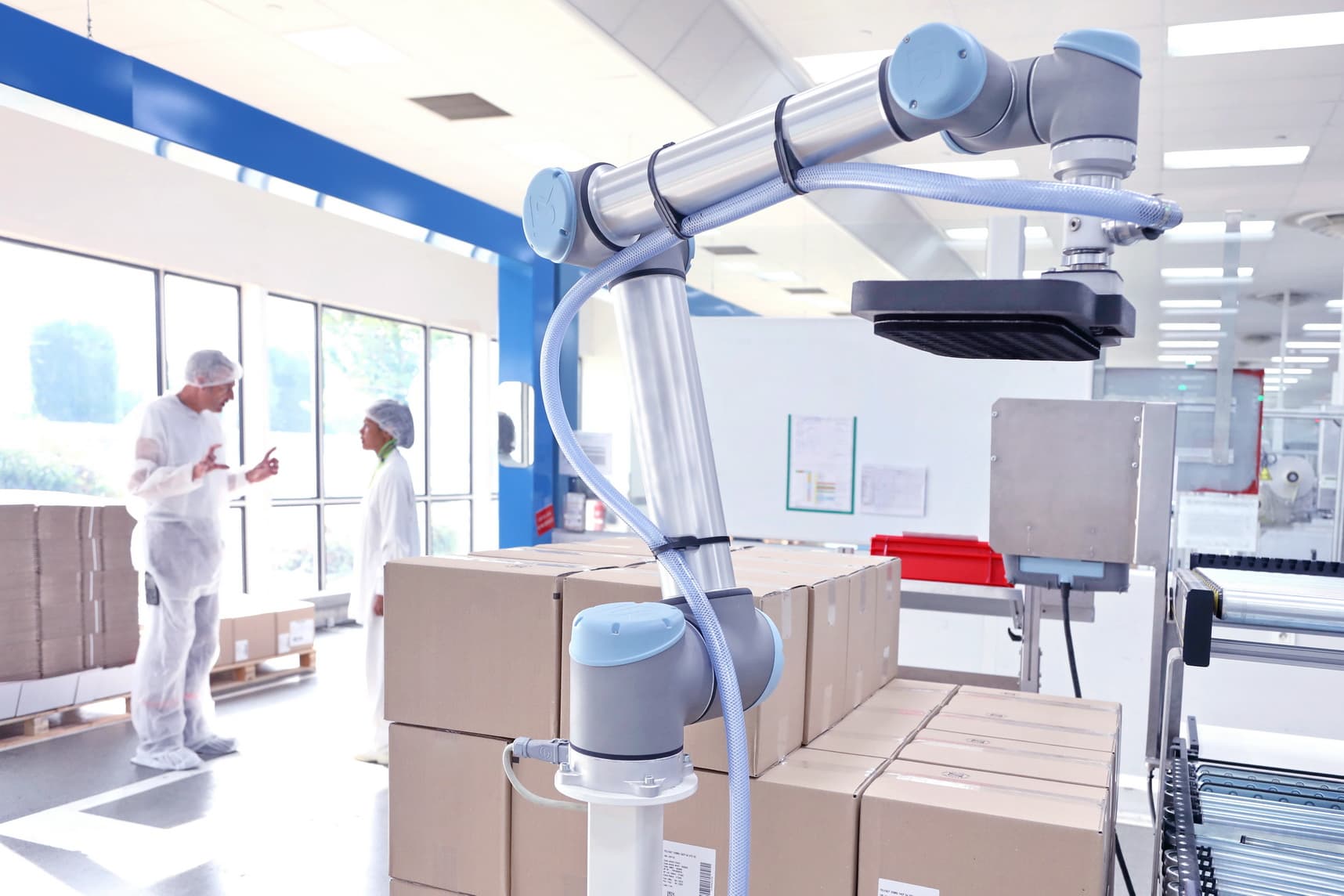 COLLABORATIVE ROBOTS VS INDUSTRIAL ROBOTS | Industry Update ... COLLABORATIVE ROBOTS VS INDUSTRIAL ROBOTS | Industry Update ...